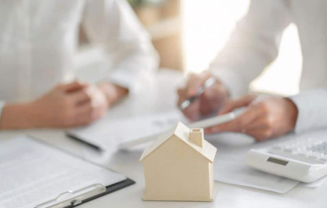 Real Estate Advisor Job Description: Salary, Duties & More